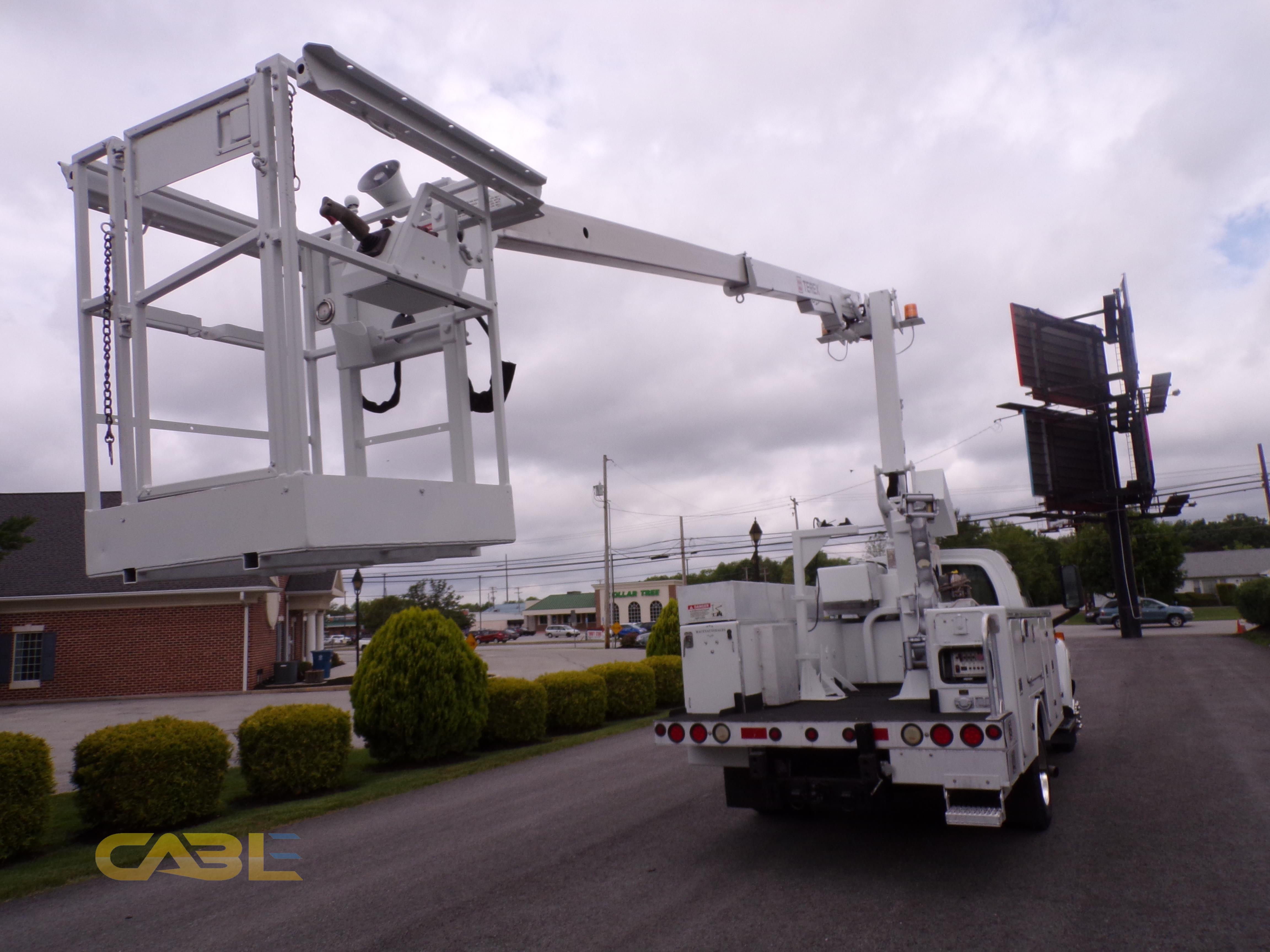 Pictures (06 GMC C5500 Cable Placing Bucket Truck TCP36)