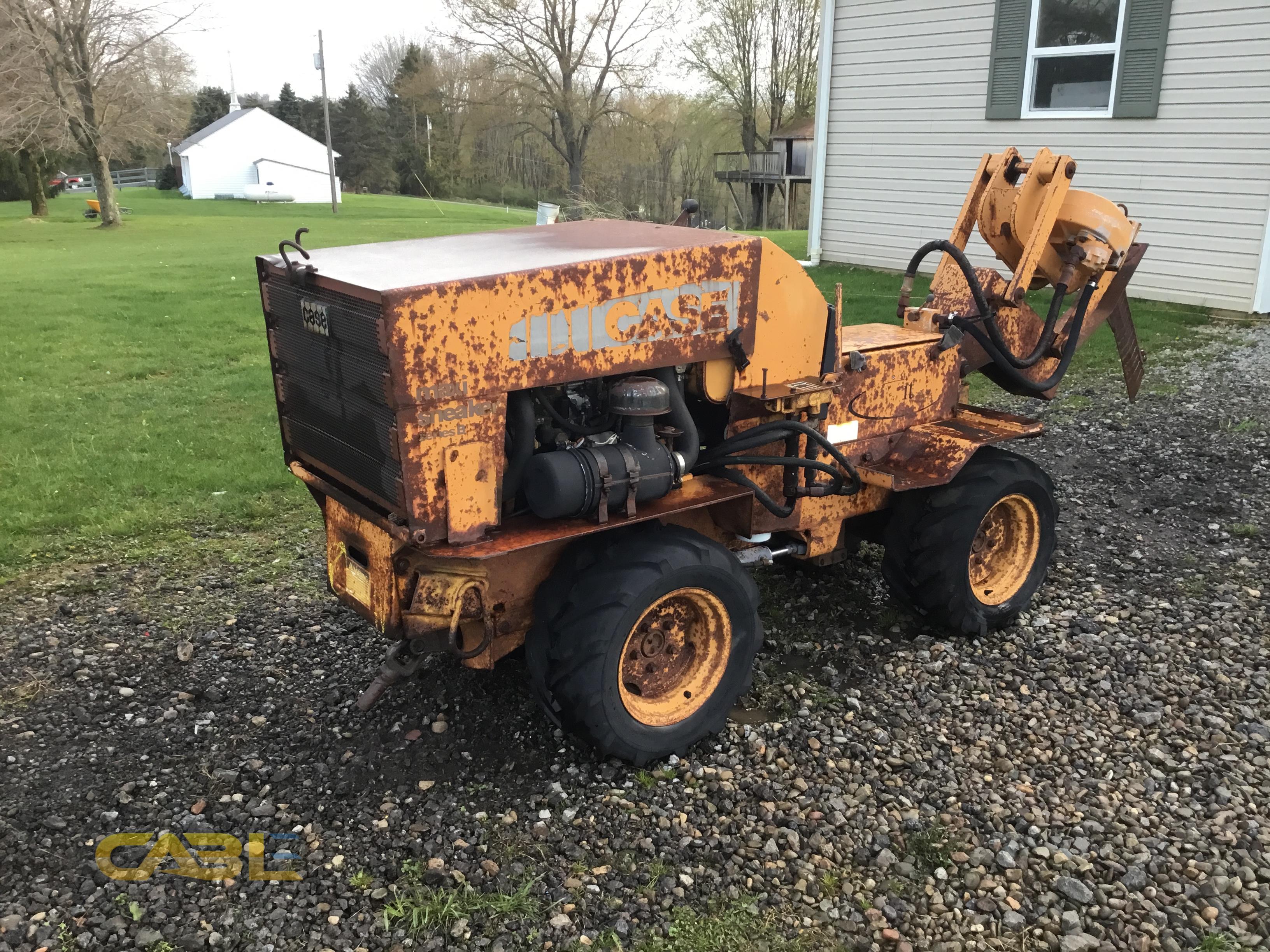 Case Maxi Sneaker Series B machine and Trailer