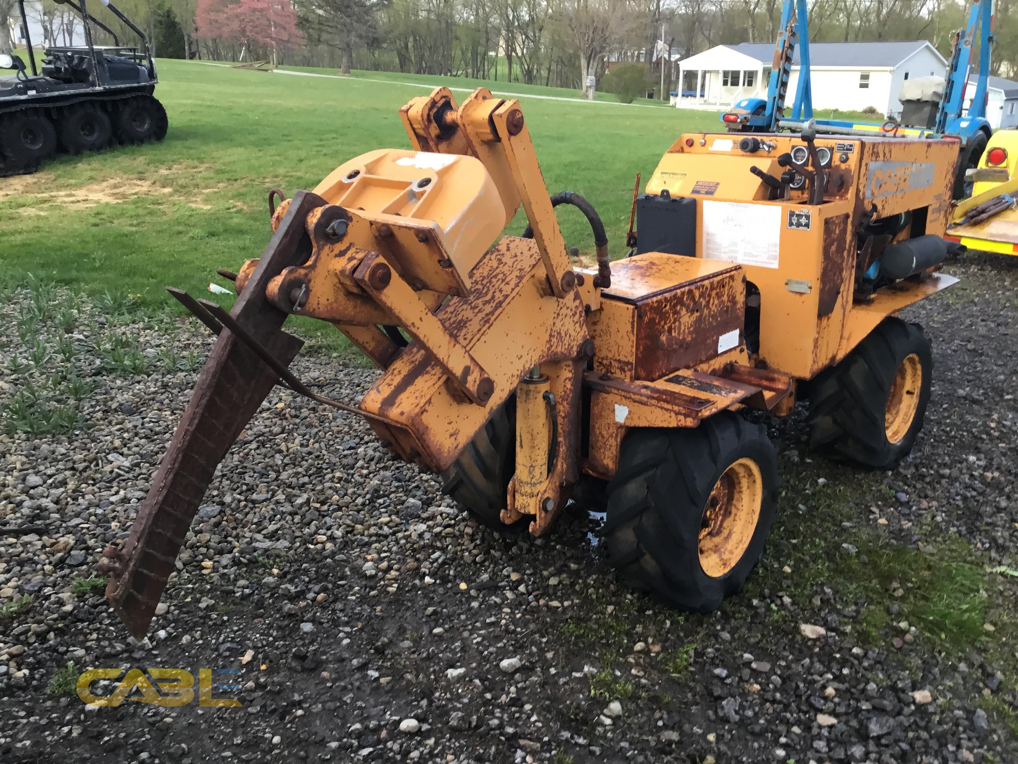 Pictures (Case Maxi Sneaker Series B machine and Trailer)