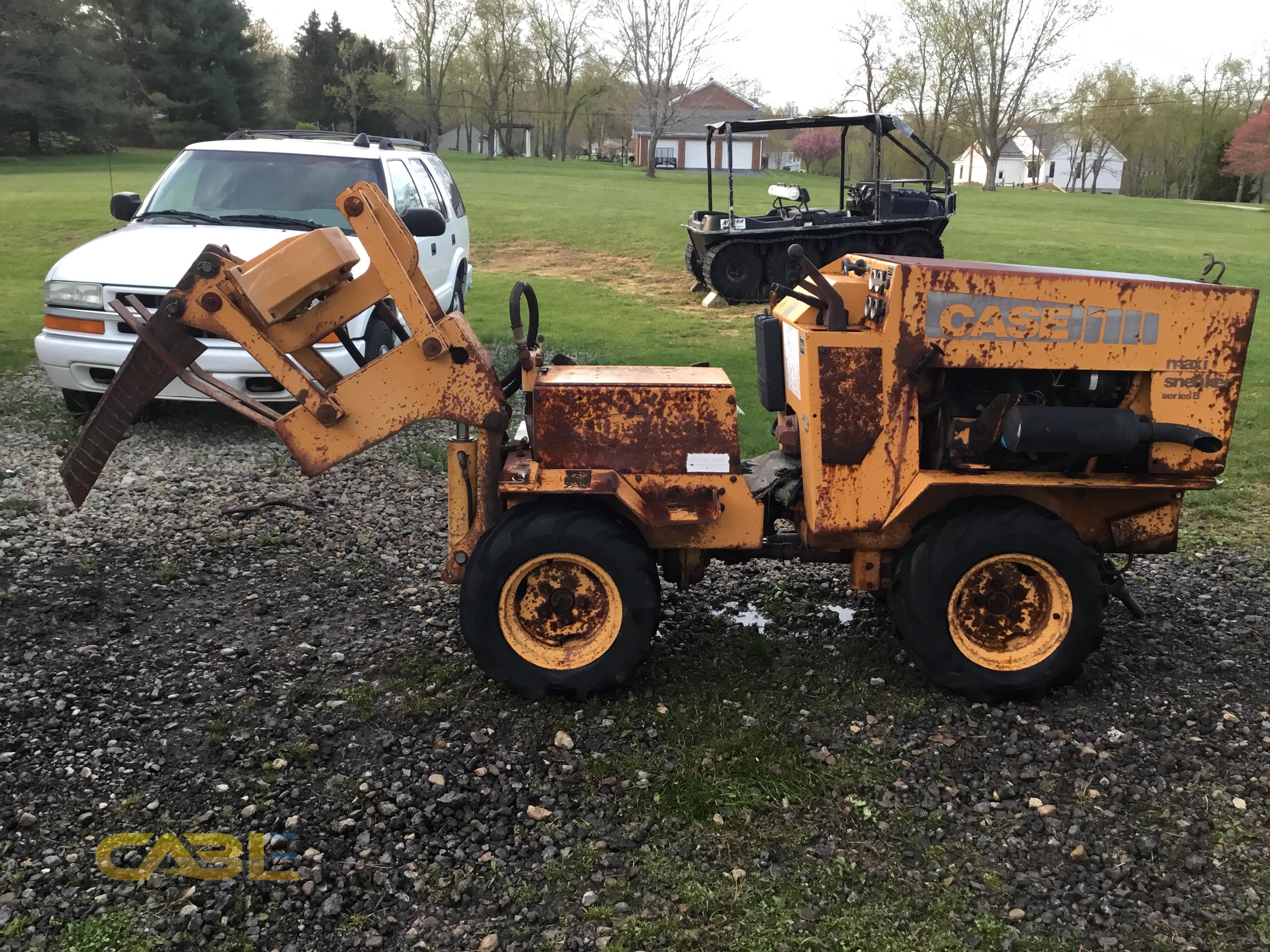 Pictures (Case Maxi Sneaker Series B machine and Trailer)