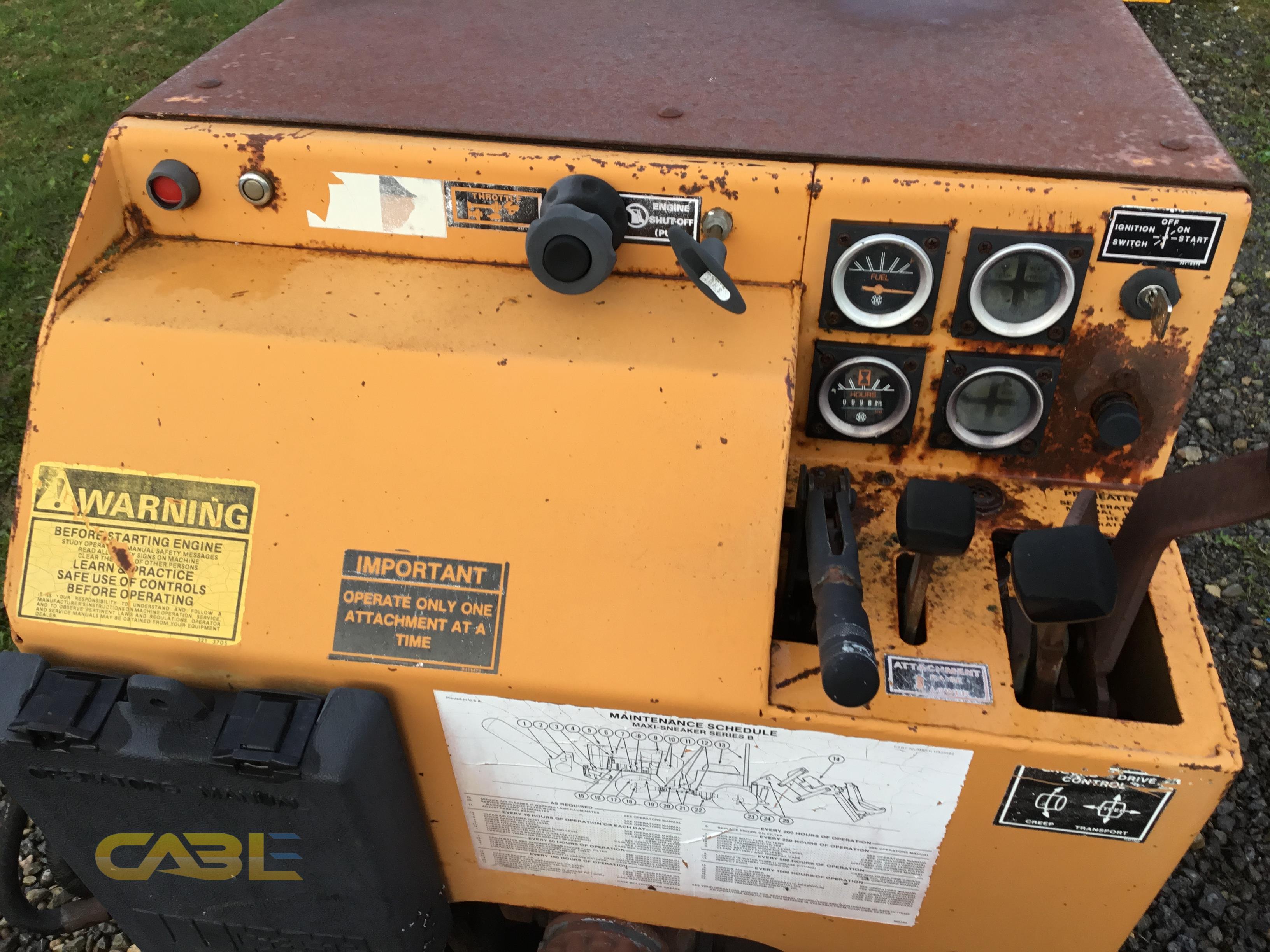 Pictures (Case Maxi Sneaker Series B machine and Trailer)