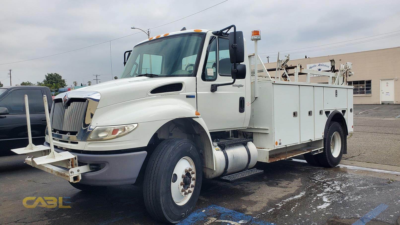2013 INTL. 4300 TANDEM REEL LOADER CABLE PULLER