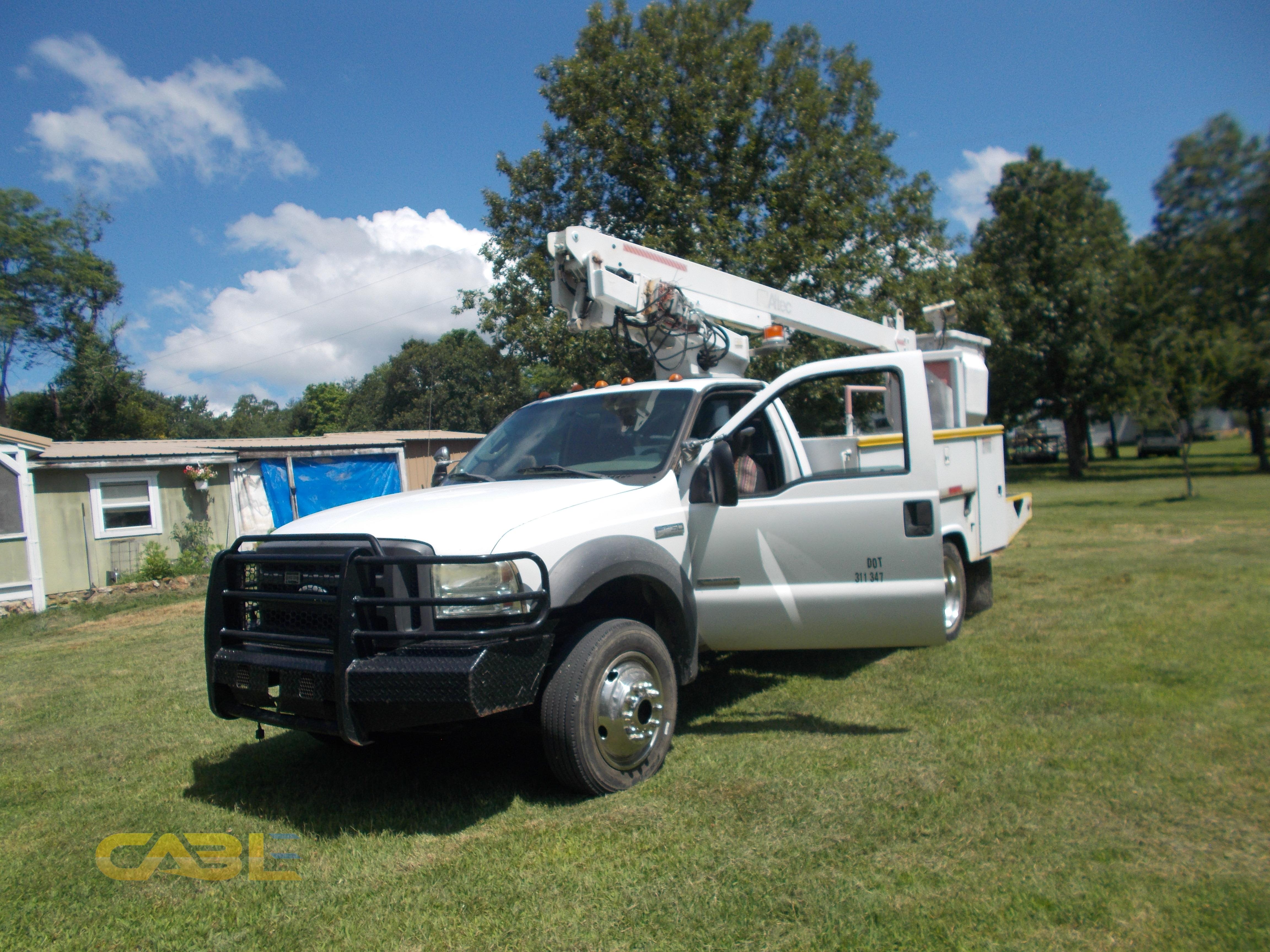 2005 F 450 Bucket Truck plus cable trailer