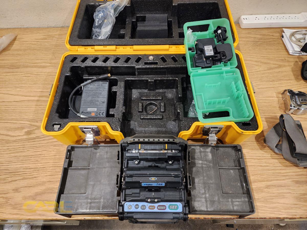 Fujikara 70S splicer with cleaver in case