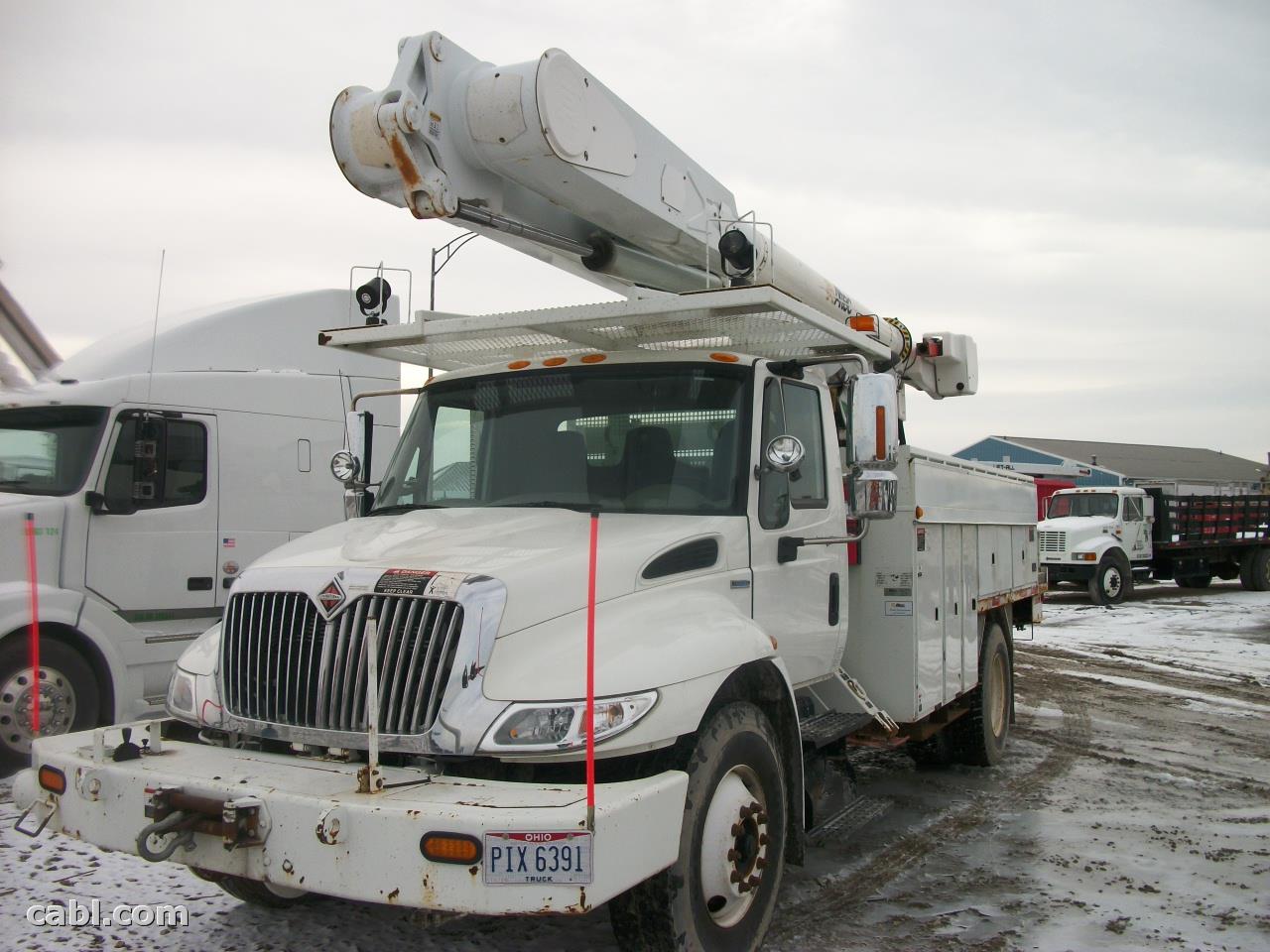 55’ Altec AM650 Bucket Trk w/ Material Handler