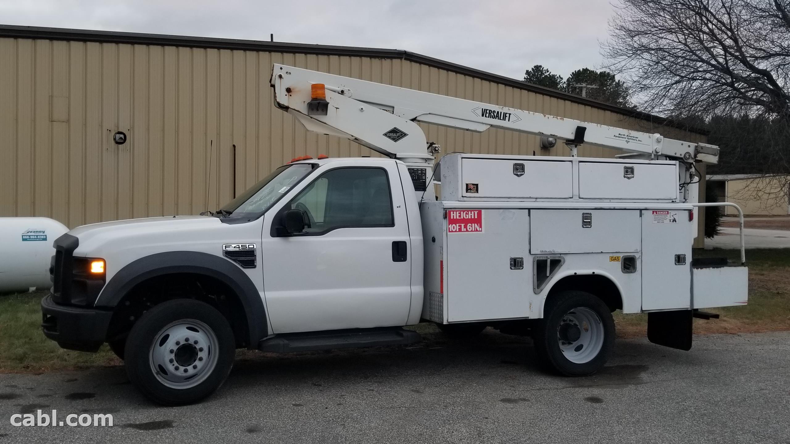 2008 Ford F450 V10 Versalift 36Ft One owner