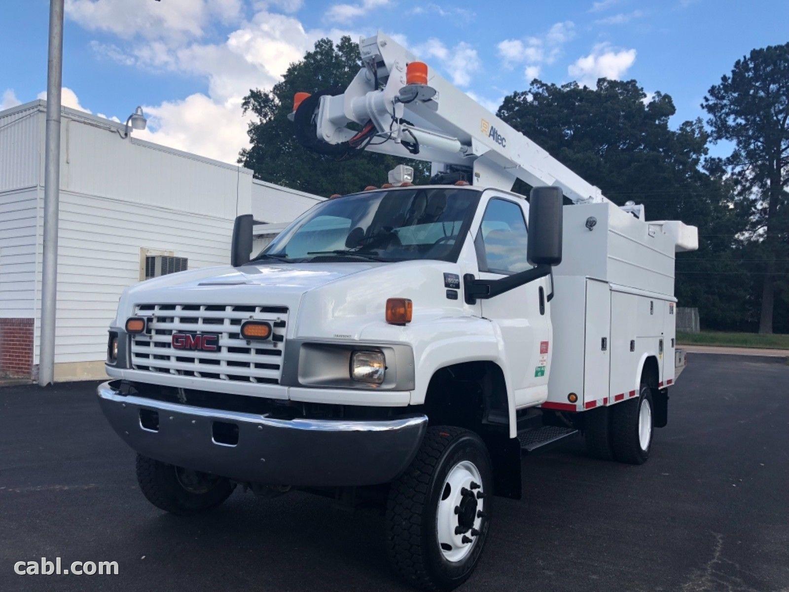 2008 GMC C5500 ENCLOSED SPLICE Bucket BOOM truck,