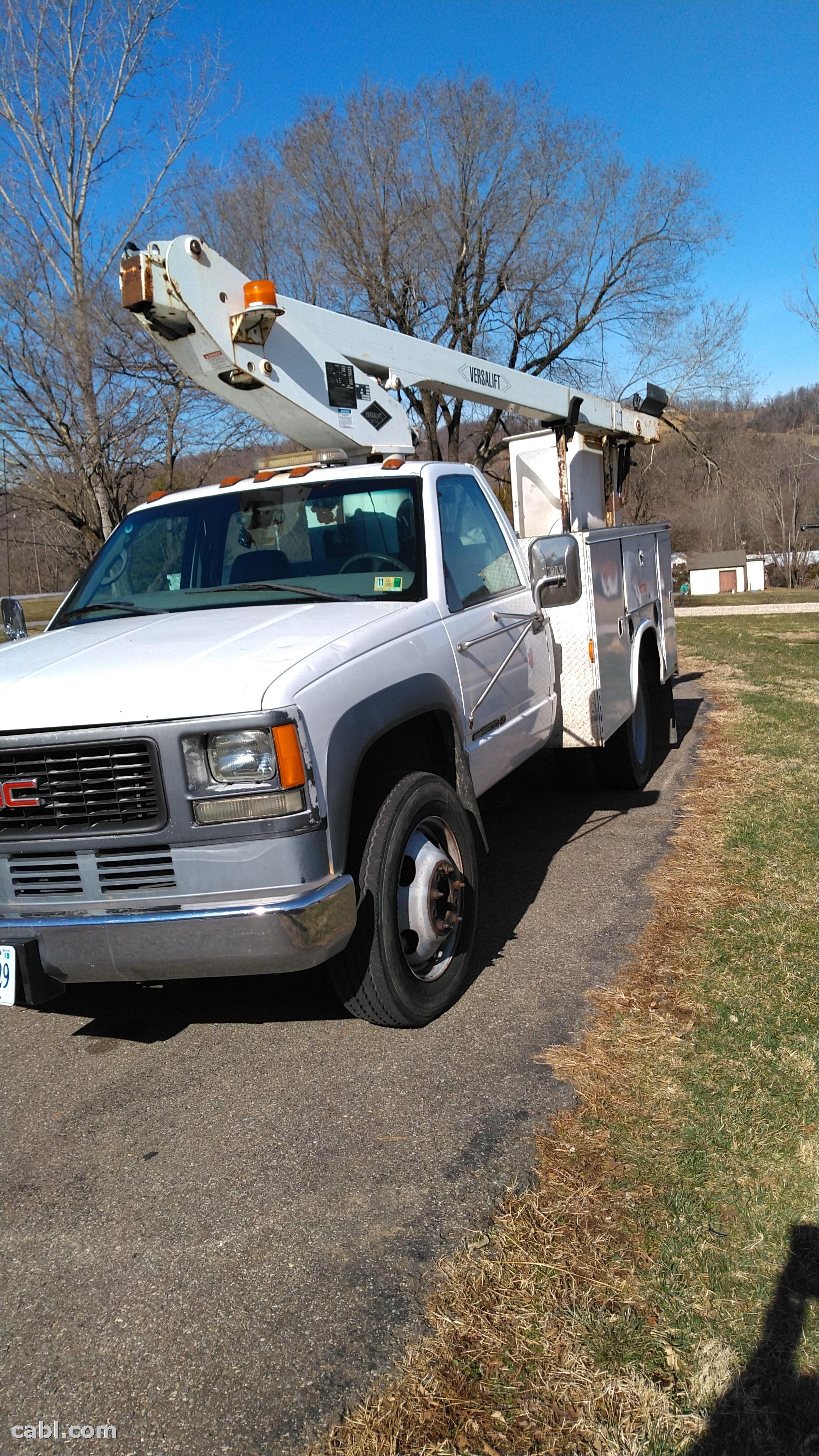 2000 Chevrolet 3500HD bucket Versalift 29 Virginia