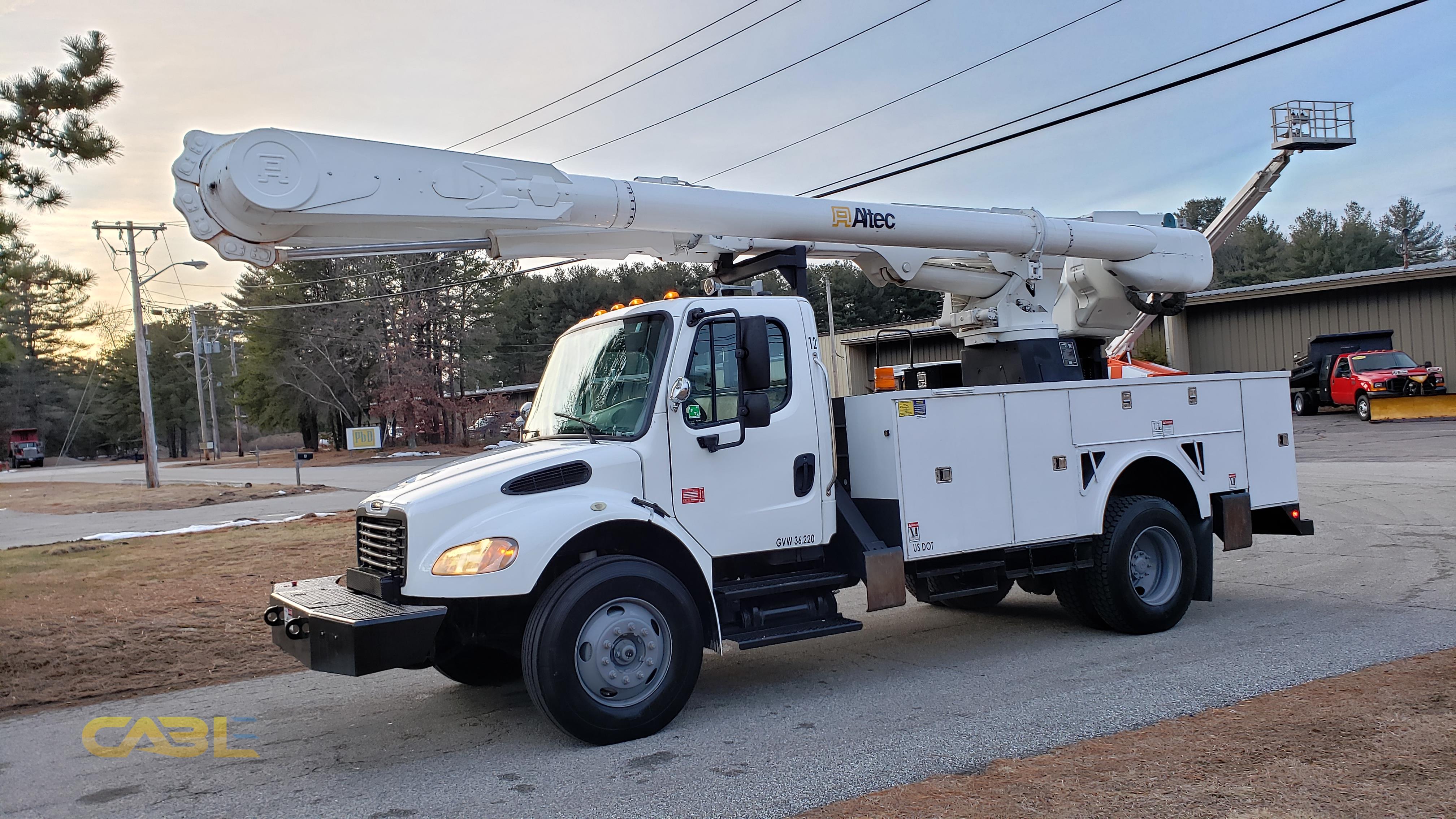 2004 freightliner M2 ALTEC AM55 60ft material hand