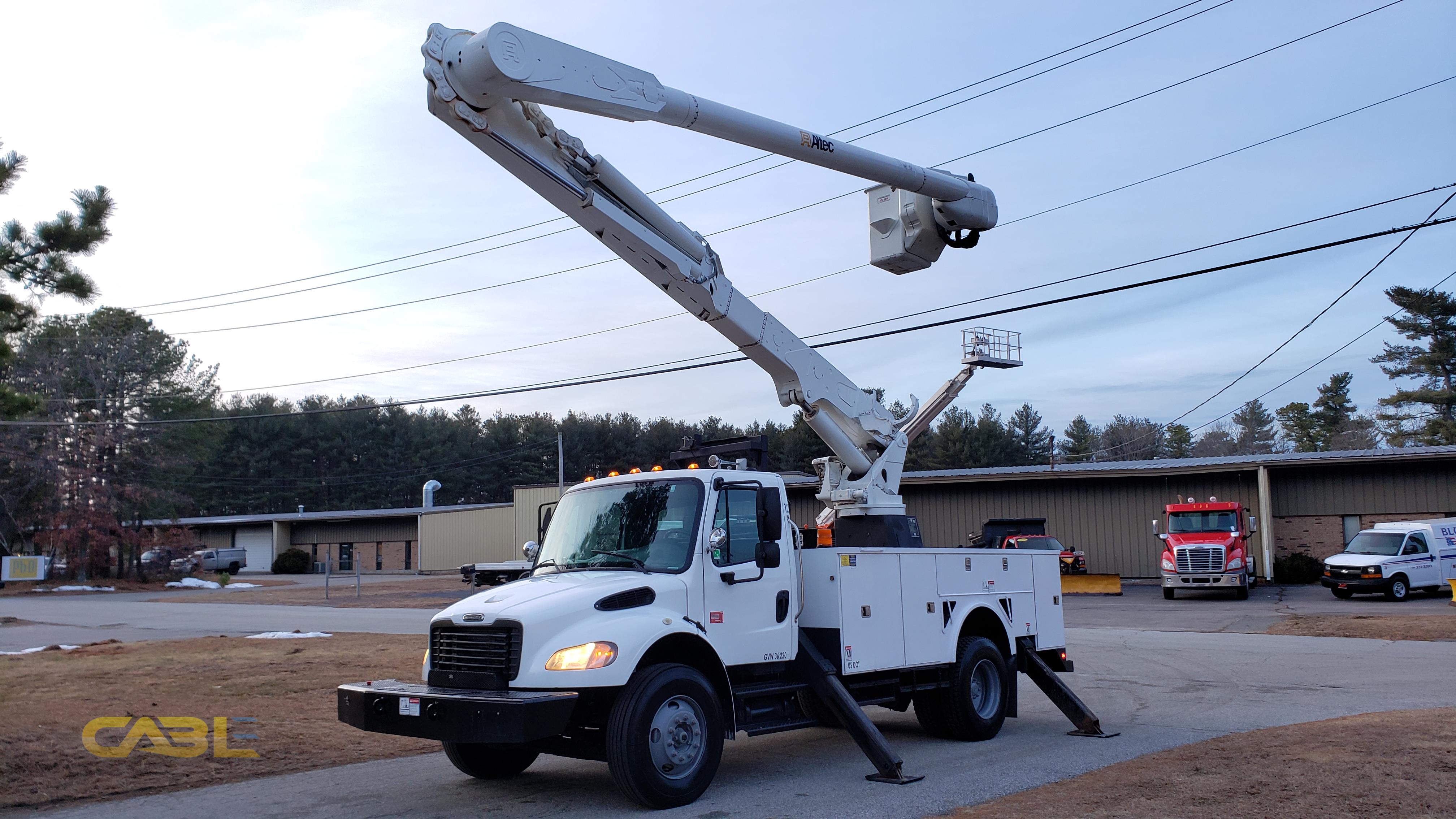 Pictures (2004 freightliner M2 ALTEC AM55 60ft material hand)