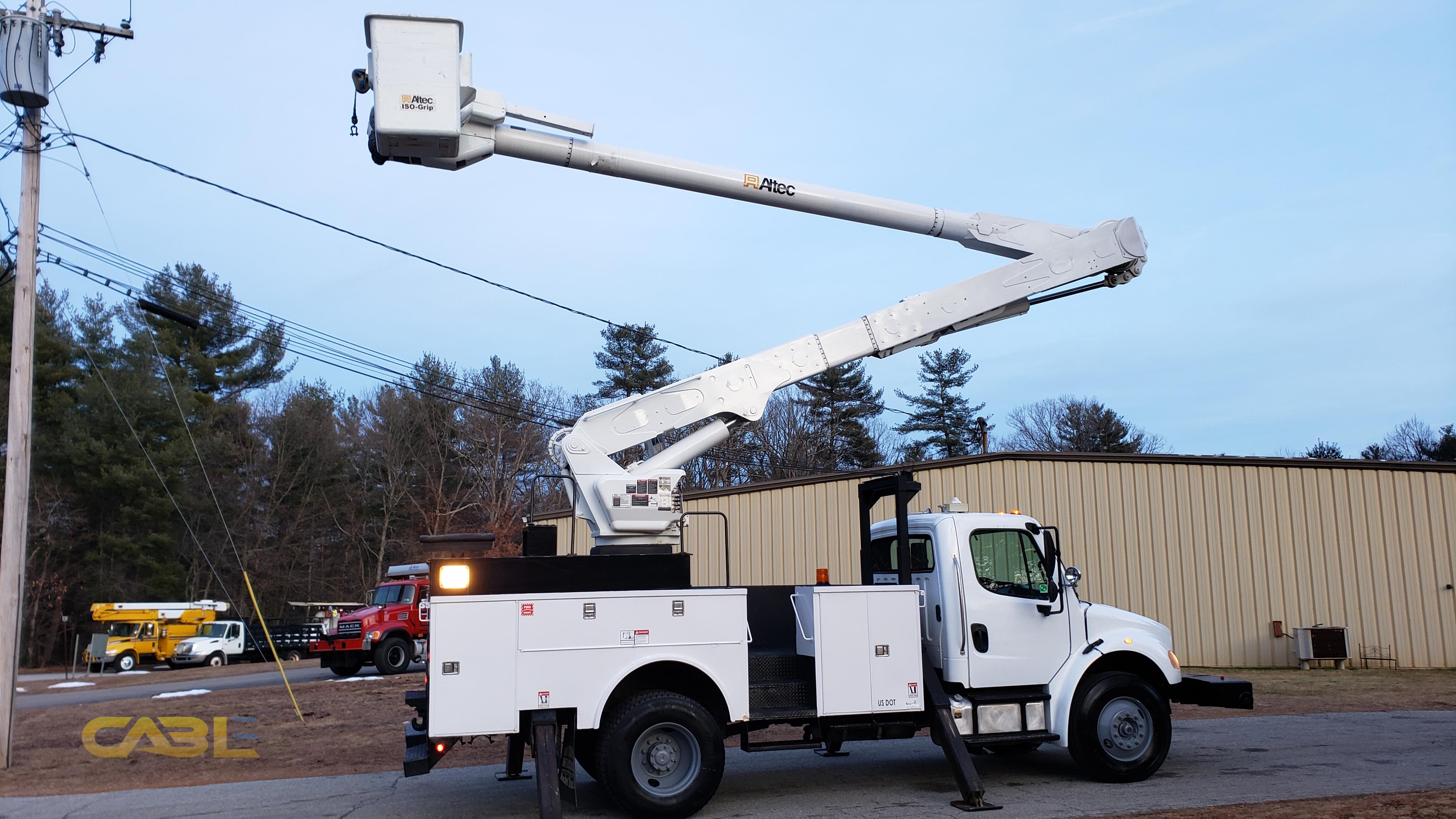 Pictures (2004 freightliner M2 ALTEC AM55 60ft material hand)