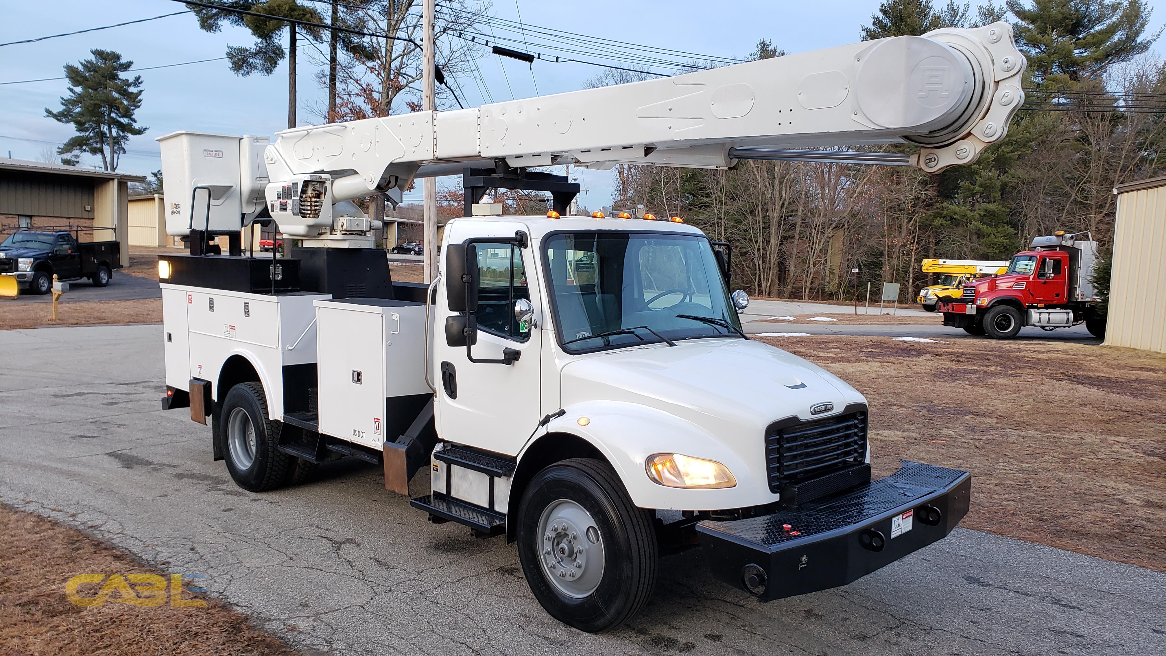Pictures (2004 freightliner M2 ALTEC AM55 60ft material hand)