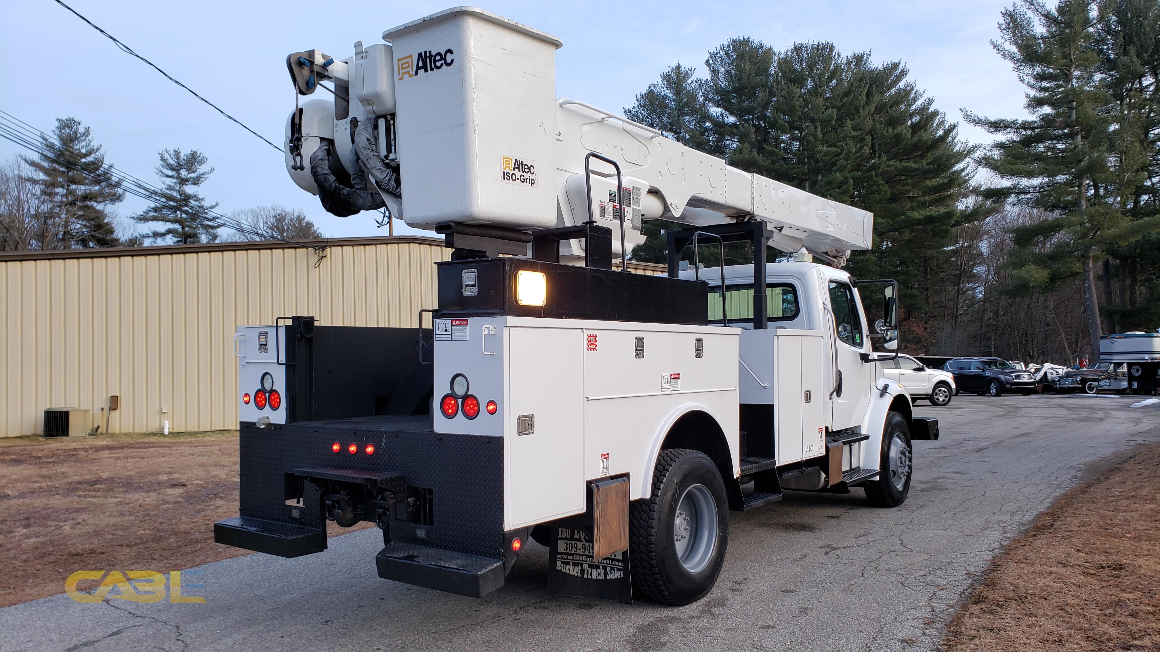 Pictures (2004 freightliner M2 ALTEC AM55 60ft material hand)