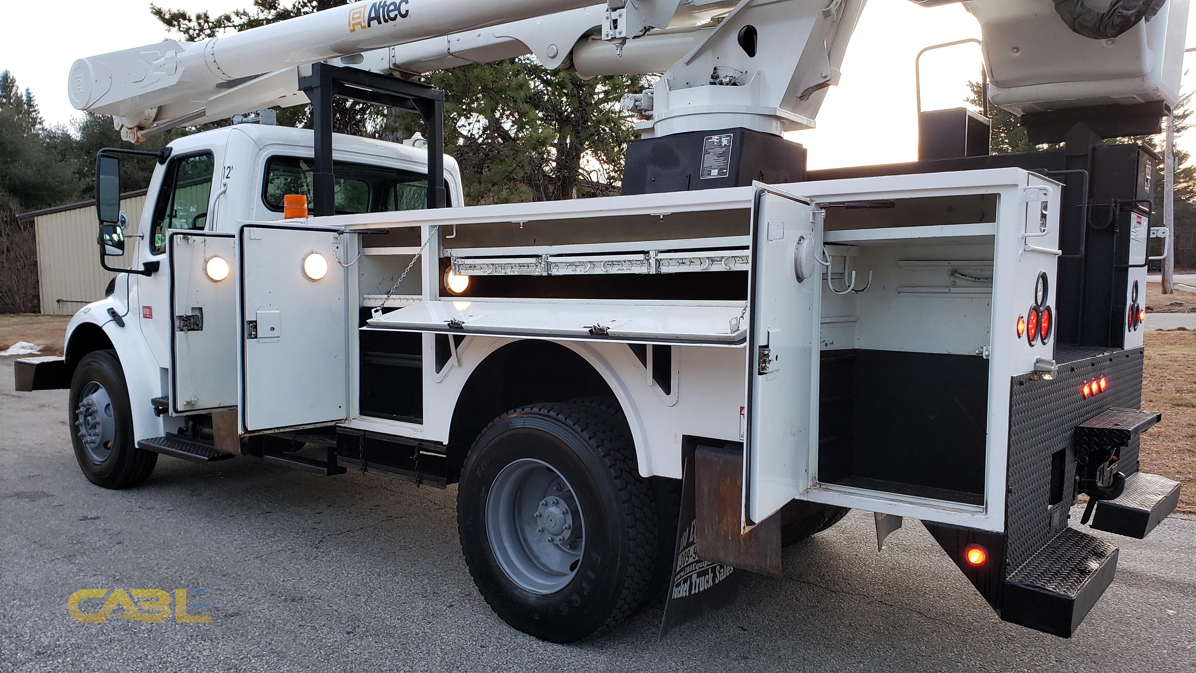 Pictures (2004 freightliner M2 ALTEC AM55 60ft material hand)