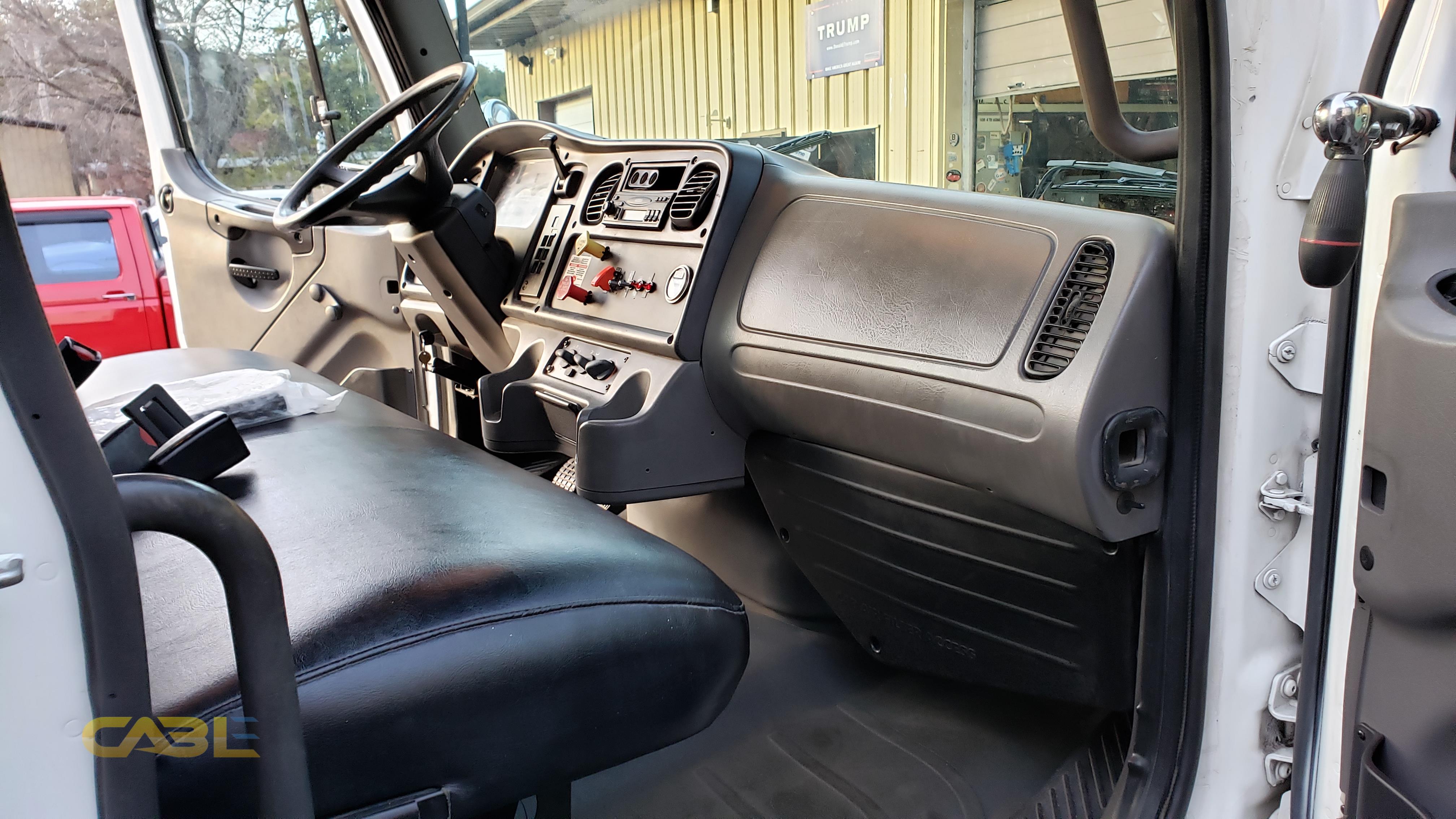 Pictures (2004 freightliner M2 ALTEC AM55 60ft material hand)