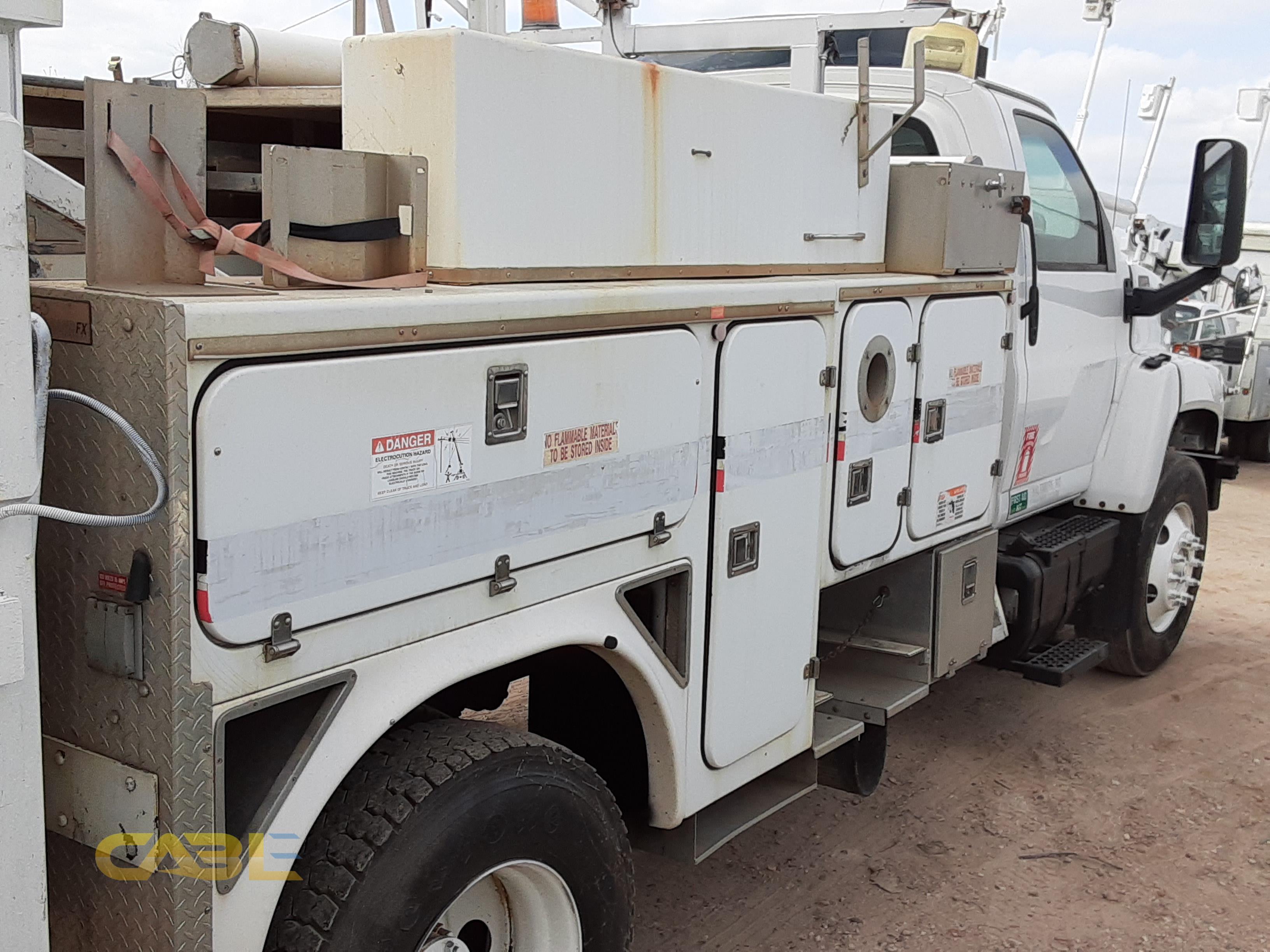 2005 GMC C8500 DIGGER TRUCK