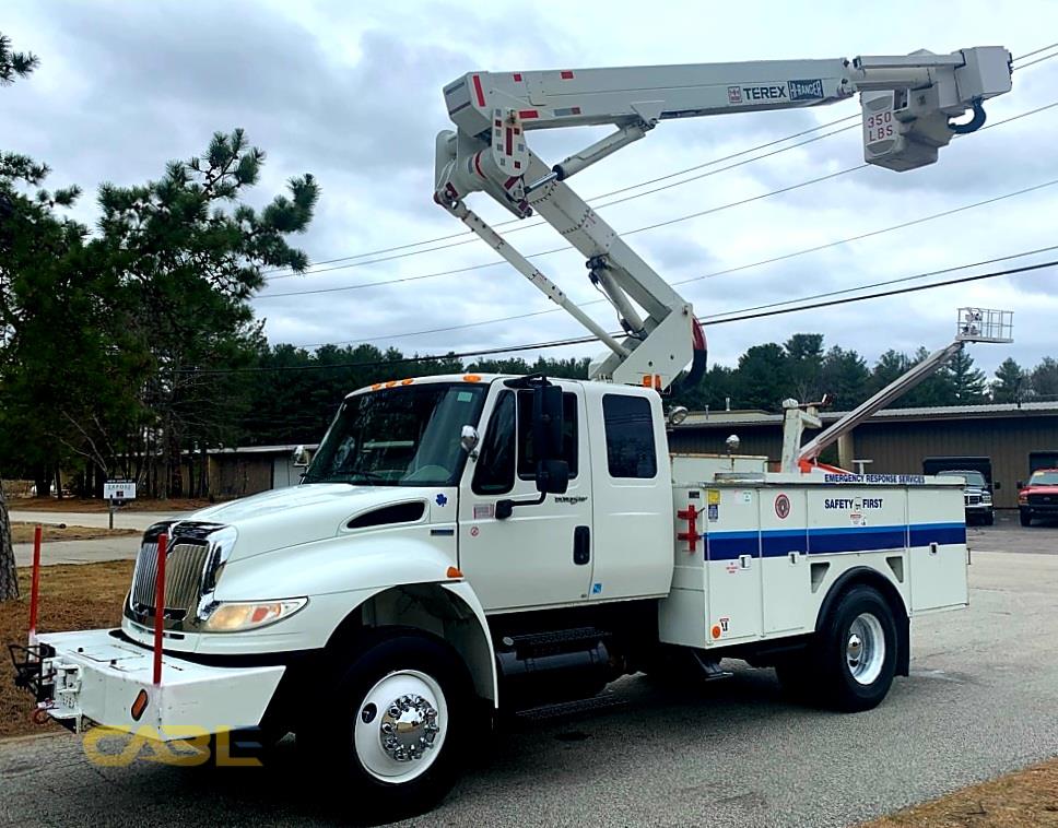 2009 International 4400 Terex HI Ranger 46ft mint