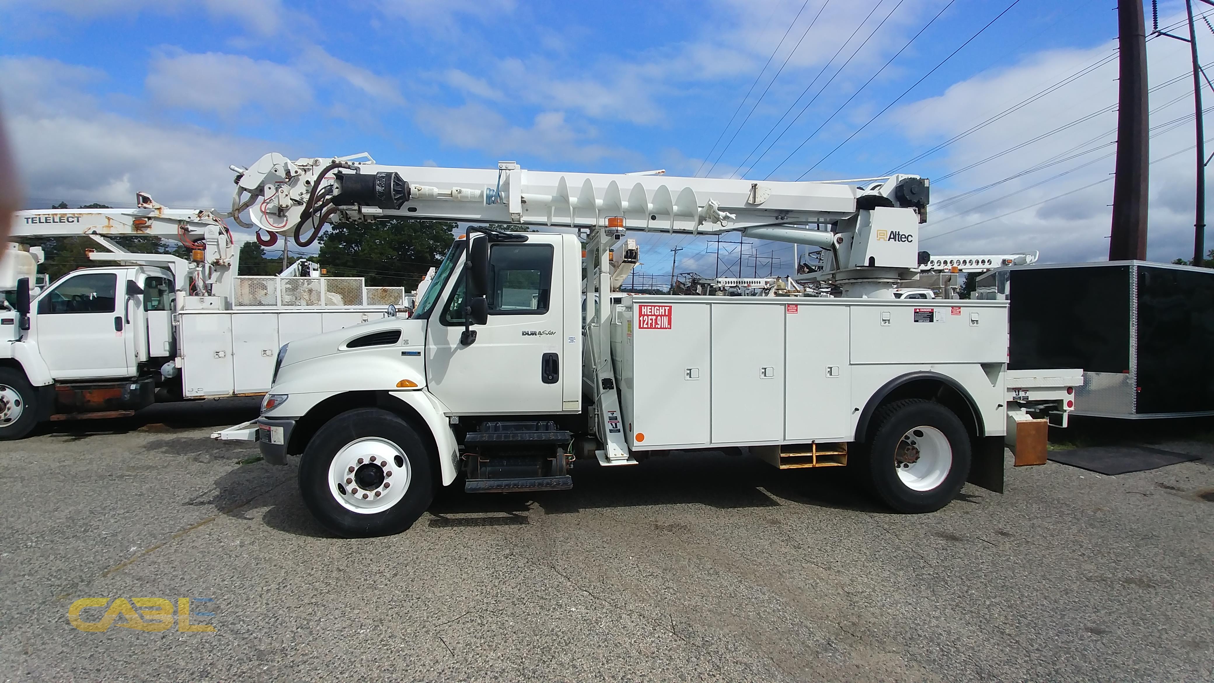 2008 altec digger truck